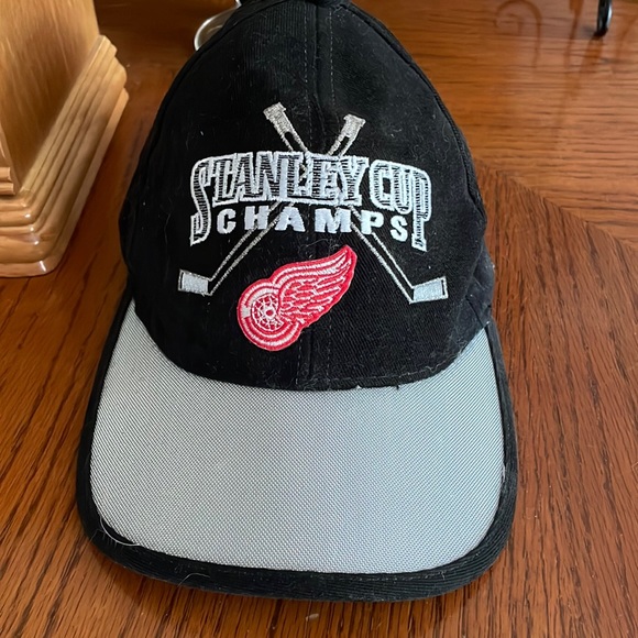 STARTER | Accessories | Vintage Detroit Red Wings Championship Starter ...